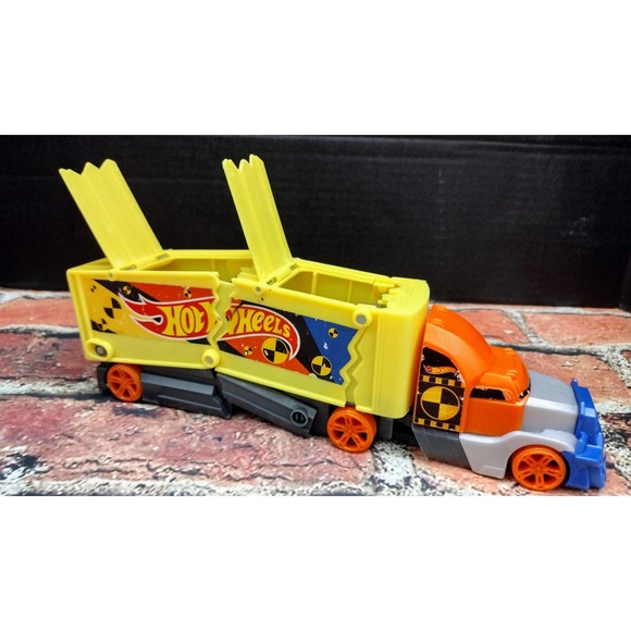 Hot Wheels | Toys | Hot Wheels Smashing Crashing Break Apart Big Rig ...